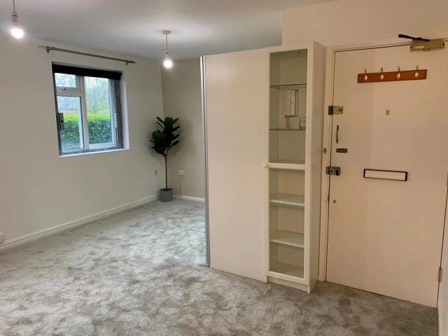 Apartment at Horsenden Lane North, Greater London