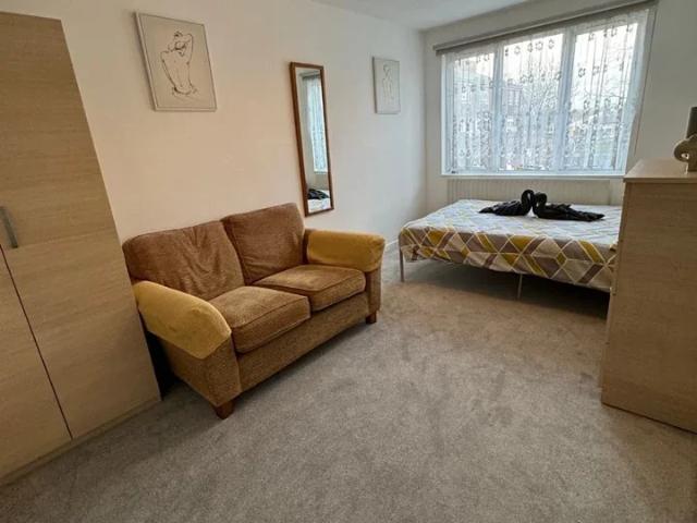 Room at Hoskin's Close, Greater London