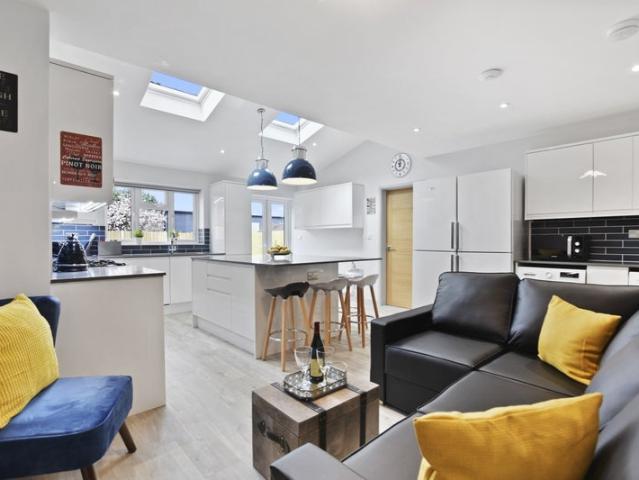 House at Hospital Bridge Road, Greater London