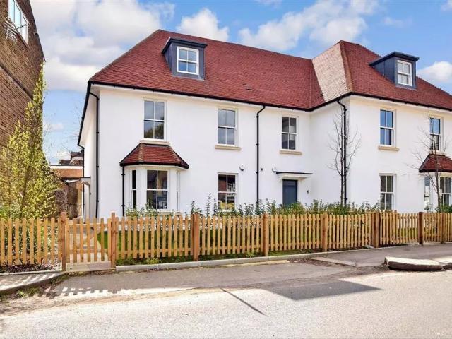 Apartment at Hatchlands Road, Reigate and Banstead