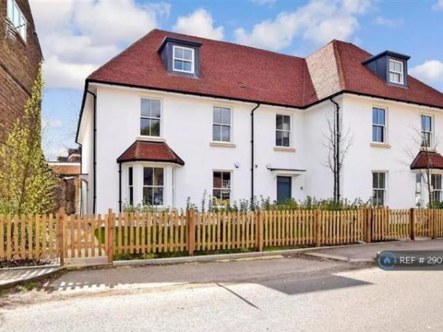 Apartment at Hatchlands Road, Reigate and Banstead