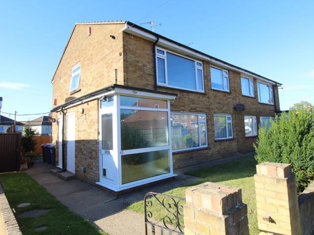 Apartment at Hathaway Road, Grays