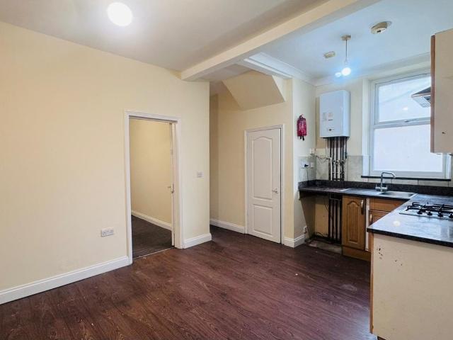 Apartment at Hatherley Gardens, Greater London