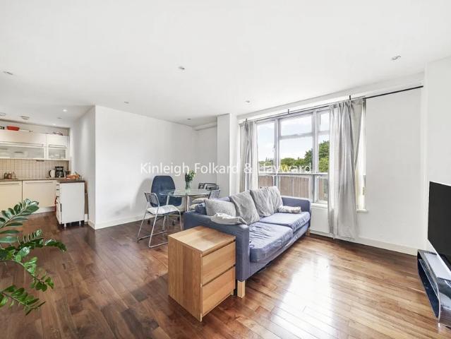 Apartment at Hatherley Gardens, Greater London