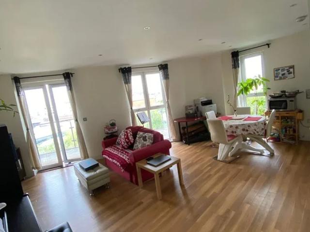 Apartment at Rosemont Road, Greater London