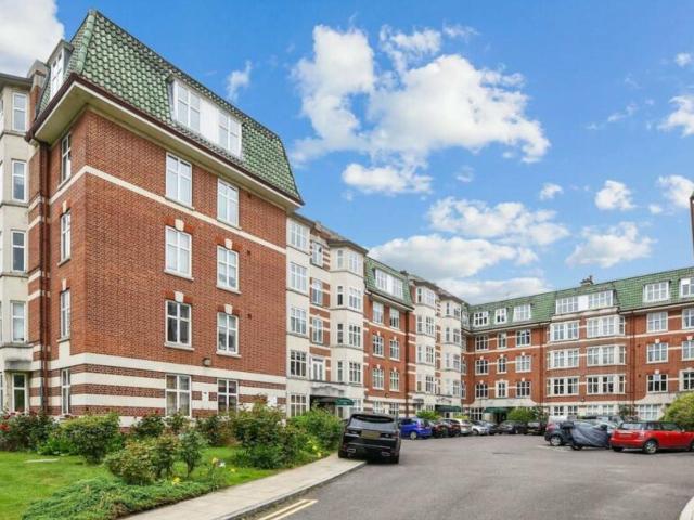Apartment at Haven Green, Greater London
