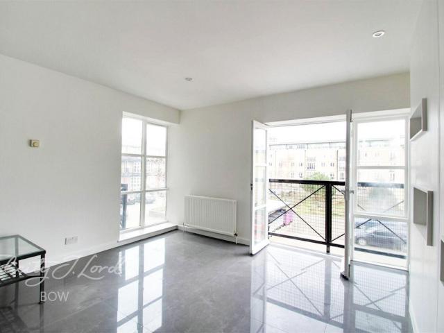 Apartment at Hawgood Street, Greater London