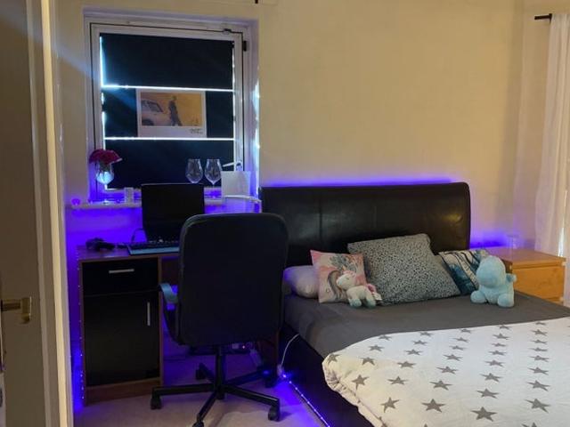Room at Hawks Road, Greater London