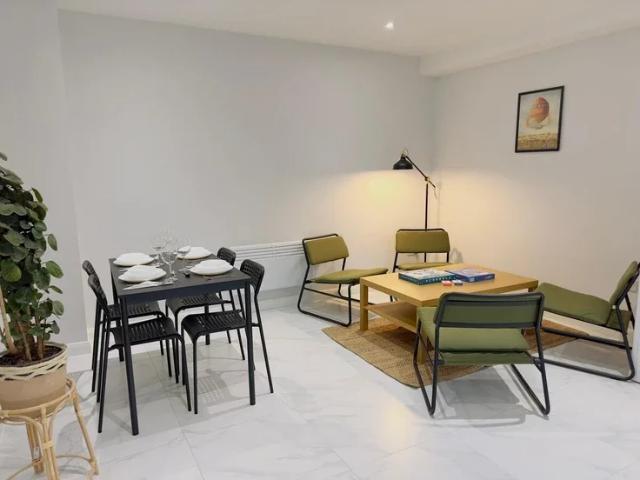 Apartment at Hawkwood Mount, Greater London