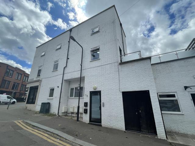 Apartment at Hawthorne Road, Greater London
