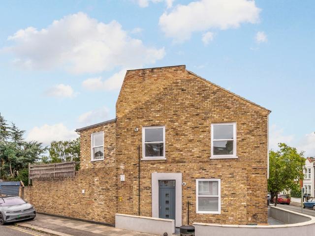 Apartment at Haydon Park Road, Greater London