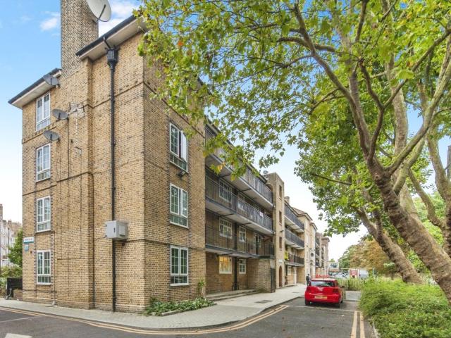 Apartment at Hayes Grove, Greater London