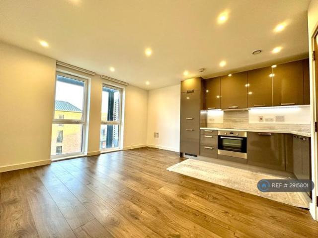Apartment at Hayling Way, Greater London