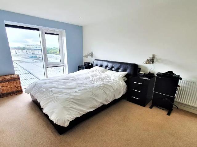 Apartment at Hayling Way, Greater London