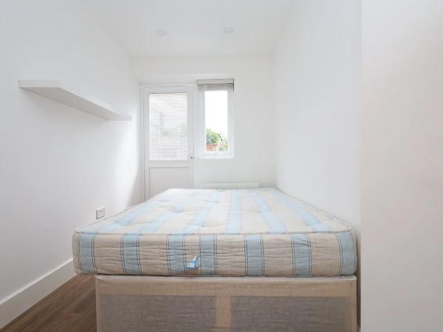 Apartment at Hazeltree Lane, Greater London