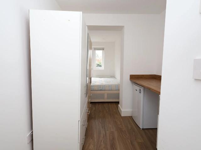 Apartment at Hazeltree Lane, Greater London