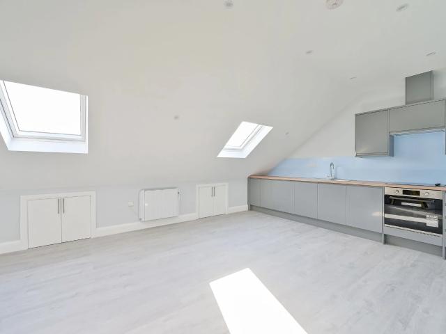 Apartment at Hazelwood Avenue, Greater London