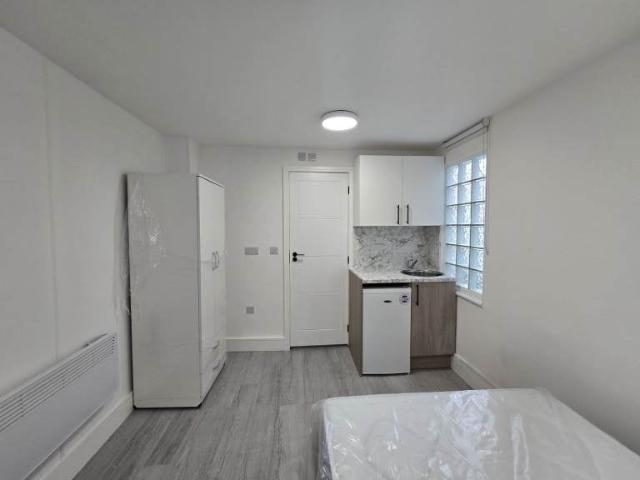 Apartment at Hazelbank Road, Greater London