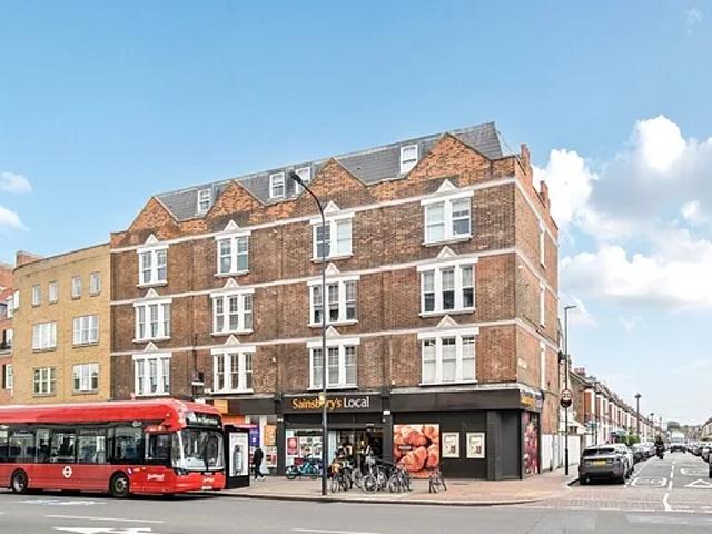 Apartment at Hazelbourne Road, Greater London