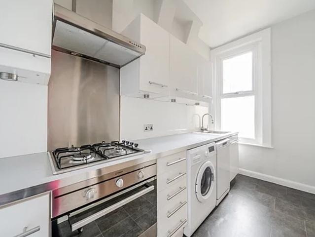 Apartment at Hazelbourne Road, Greater London