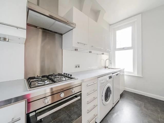 Apartment at Hazelbourne Road, Greater London