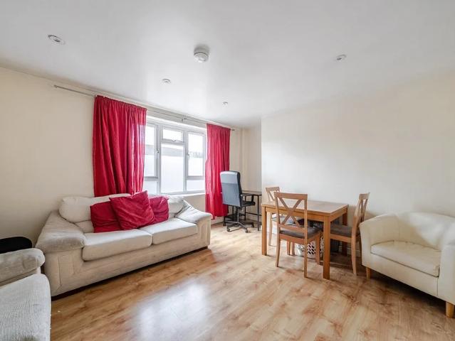 Apartment at Hazelhurst Road, Greater London