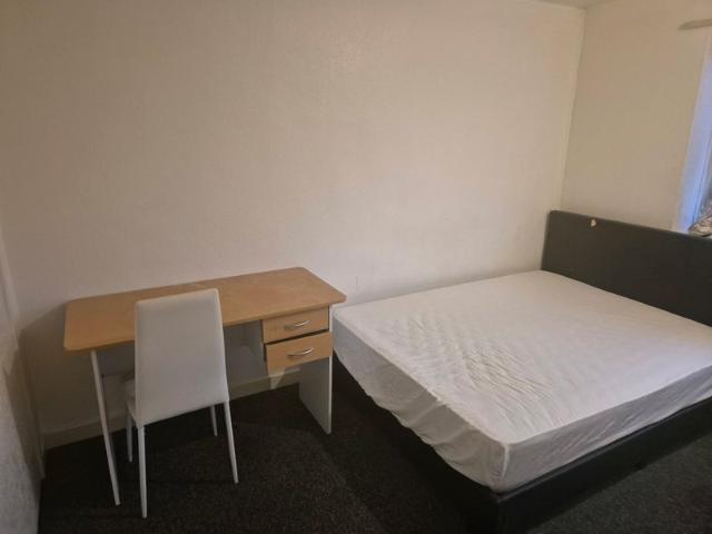 Apartment at Hazelhurst Road, Greater London