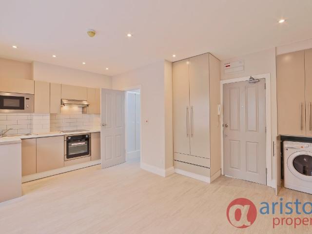 Apartment at Hazellville Road, Greater London