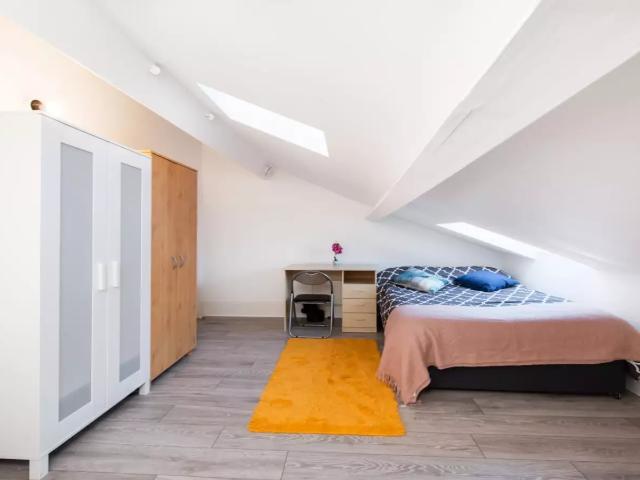 Apartment at Hazellville Road, Greater London