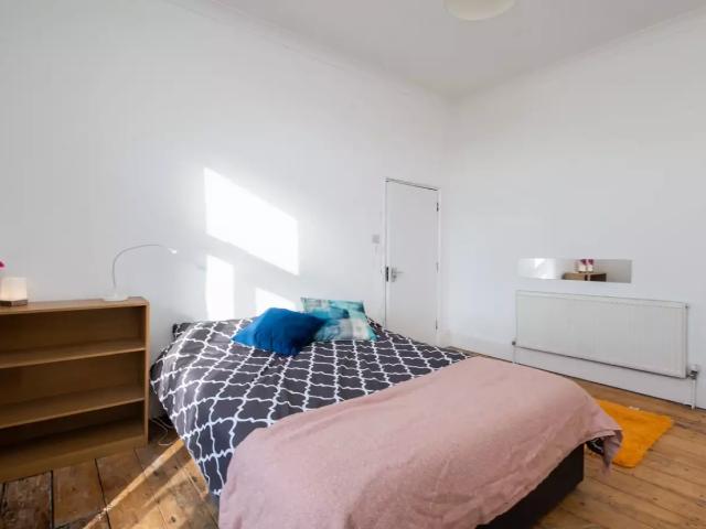 Apartment at Hazellville Road, Greater London