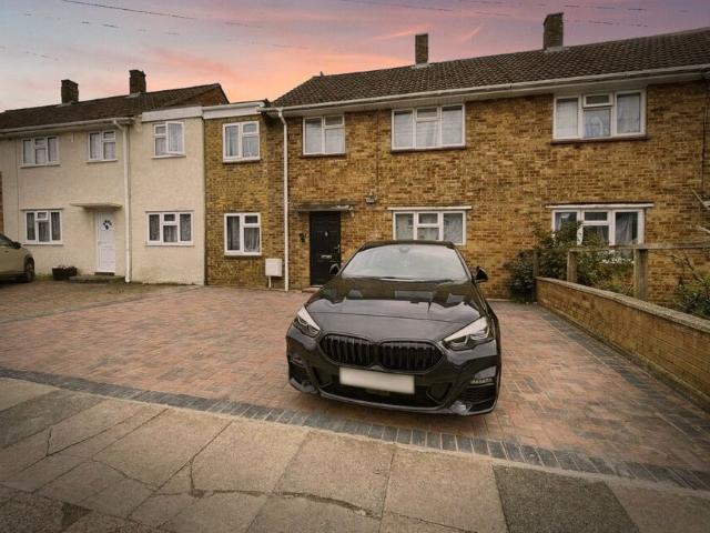 Apartment at Hadlow Road, Greater London