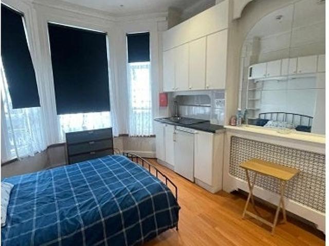 Apartment at Hadyn Park Road, Greater London