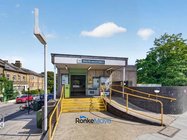 Apartment at Hainthorpe Road, Greater London