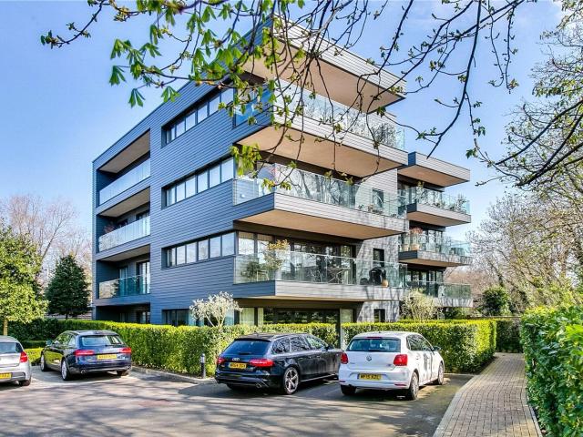 Apartment at Halcyon Close, Greater London