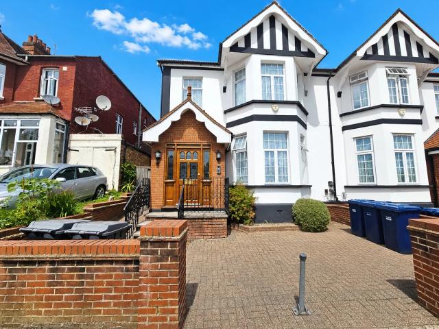 Apartment at Hale Lane, Greater London