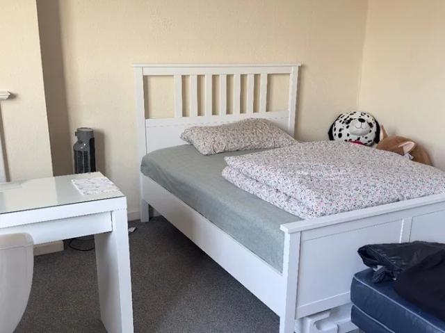Room at Hale Lane, Greater London