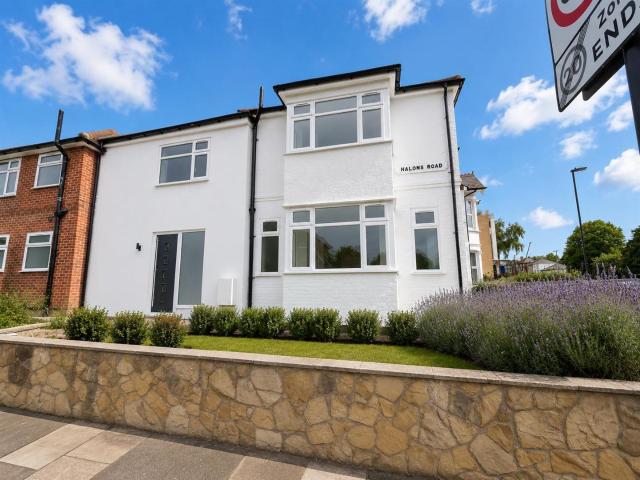 Apartment at Halons Road, Greater London
