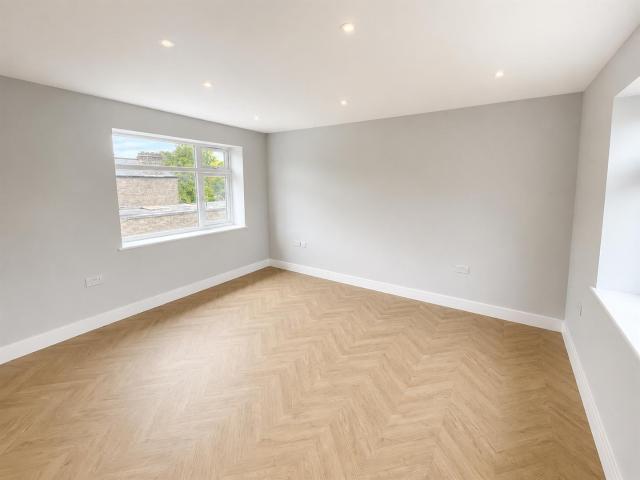 Apartment at Halons Road, Greater London