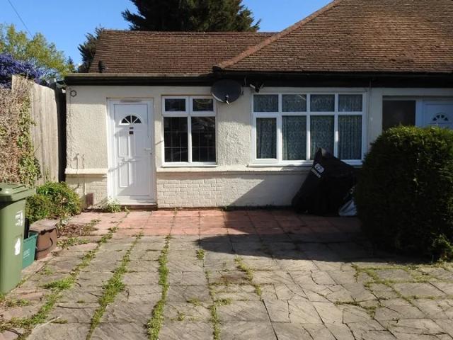 Apartment at Hallowell Avenue, Greater London