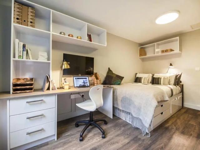 Apartment at Halsmere Road, Greater London