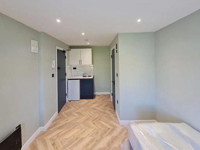Apartment at Halton Road, Chadwell St Mary