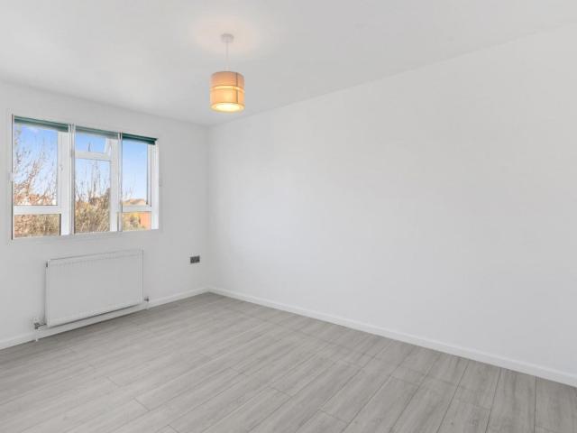 Apartment at Halton Road, Greater London