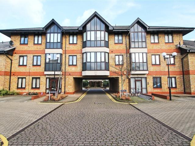 Apartment at Hamilton Close, Borough of Runnymede