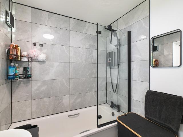 Apartment at Hamilton Drive, Greater London