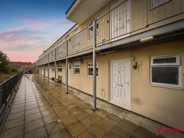Apartment at Hamlet Close, Cheltenham