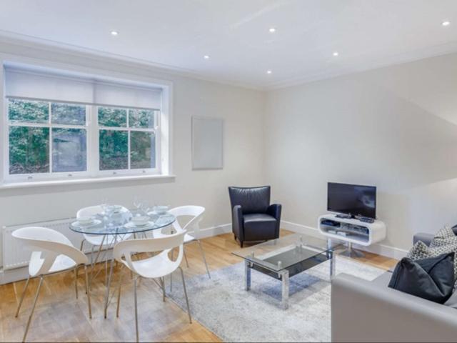 Apartment at Hamlet Gardens, Greater London