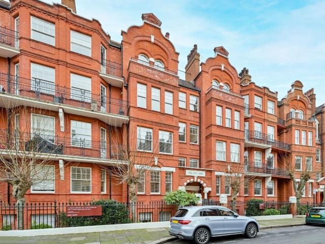 Apartment at Hamlet Gardens, Greater London
