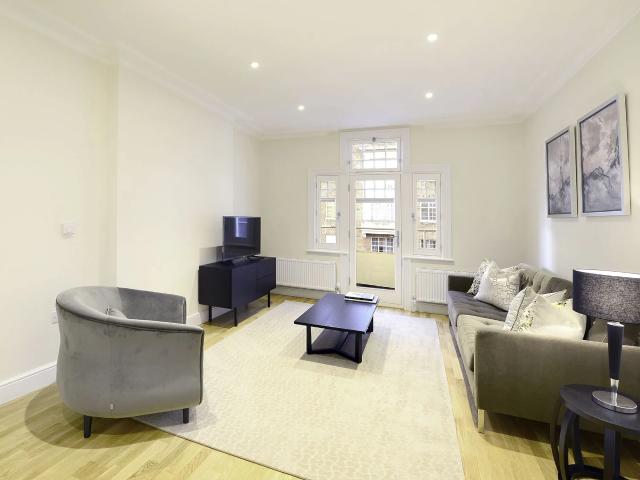 Apartment at Hamlet Gardens, Greater London