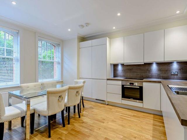 Apartment at Hamlet Gardens, Greater London