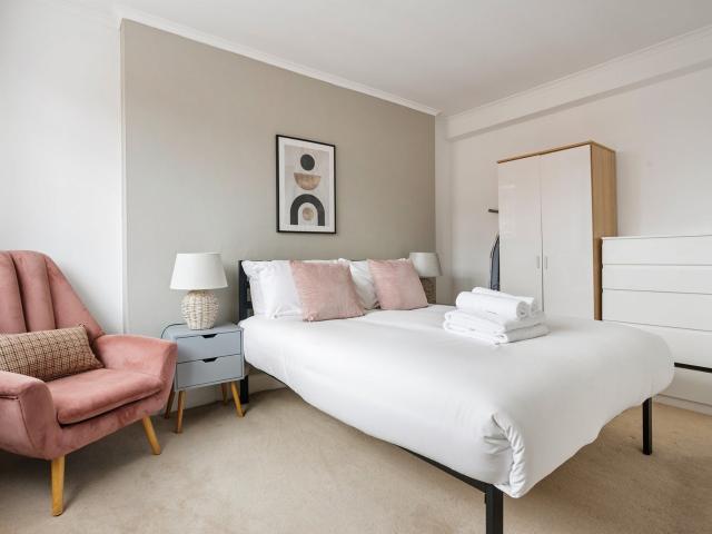 Apartment at Hamlet Gardens, Greater London